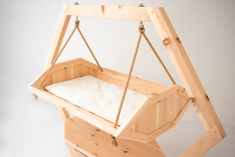 Babywiege aus Zirbenholz – Schreinerei Thomas Westermeier